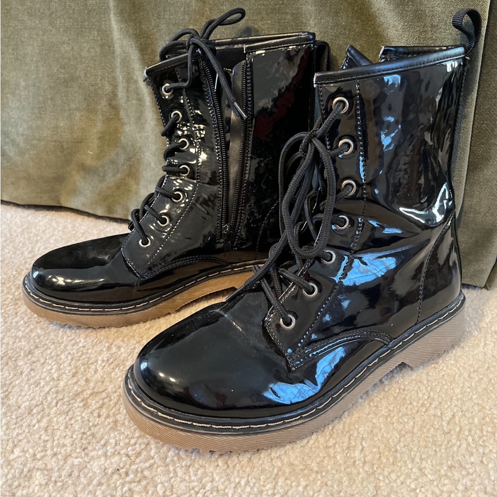 Lady Godiva Combat Boots. Patent Leather Look. Size 8 - Gem